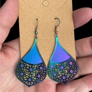 Fourty Dreams Boutique | Jewelry | New Teardrop Flower Oil Slick Dangle ...